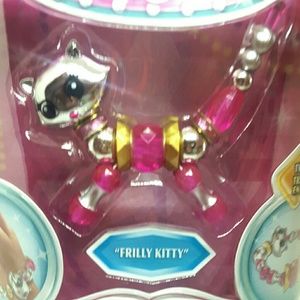 spin Master | Accessories | Twisty Petz Frilly Kitty Spin Master Series | Poshmark